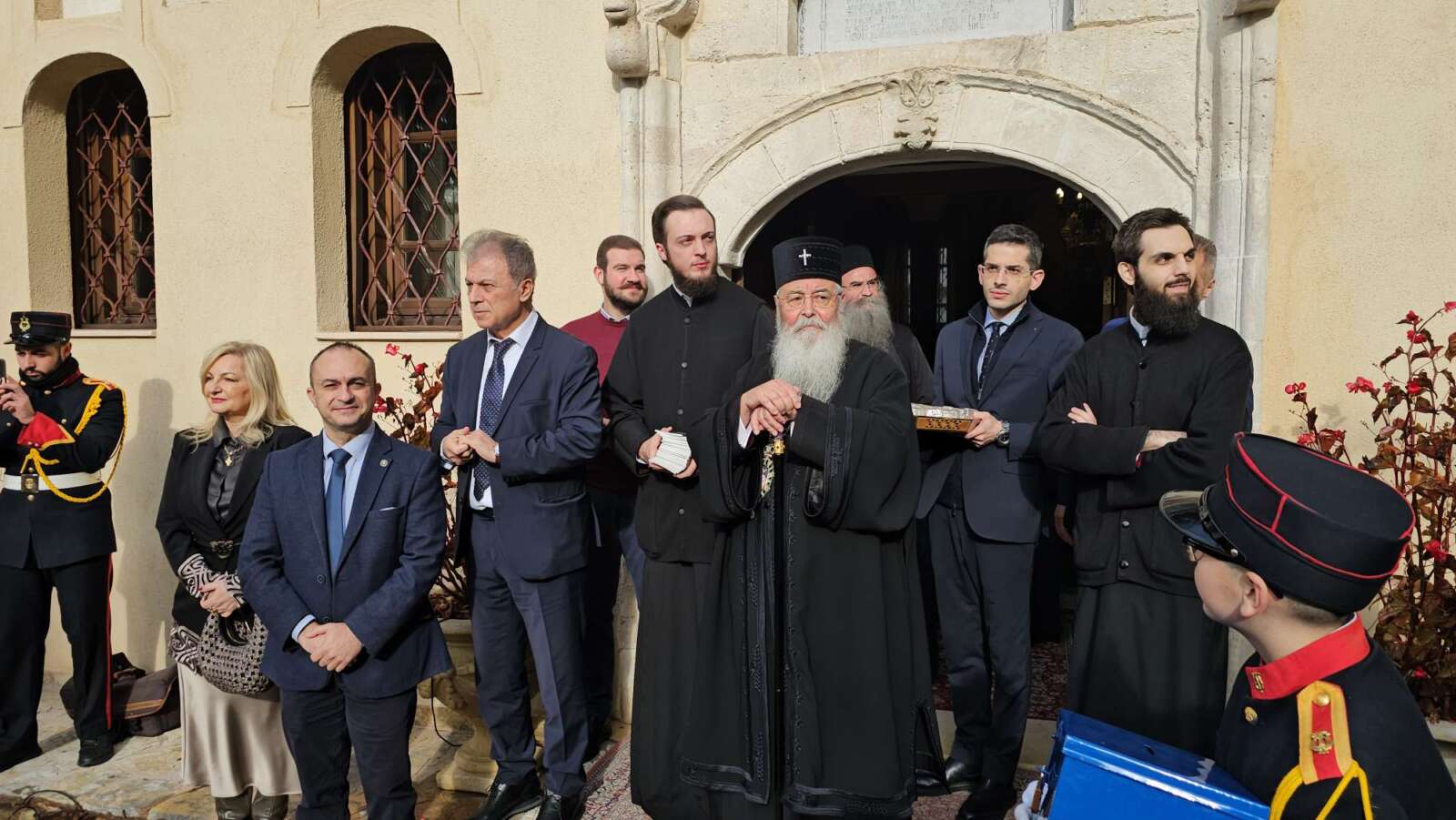 Τα χριστουγεννιάτικα κάλαντα από την Πανδώρα στο Επισκοπείο & στο ...